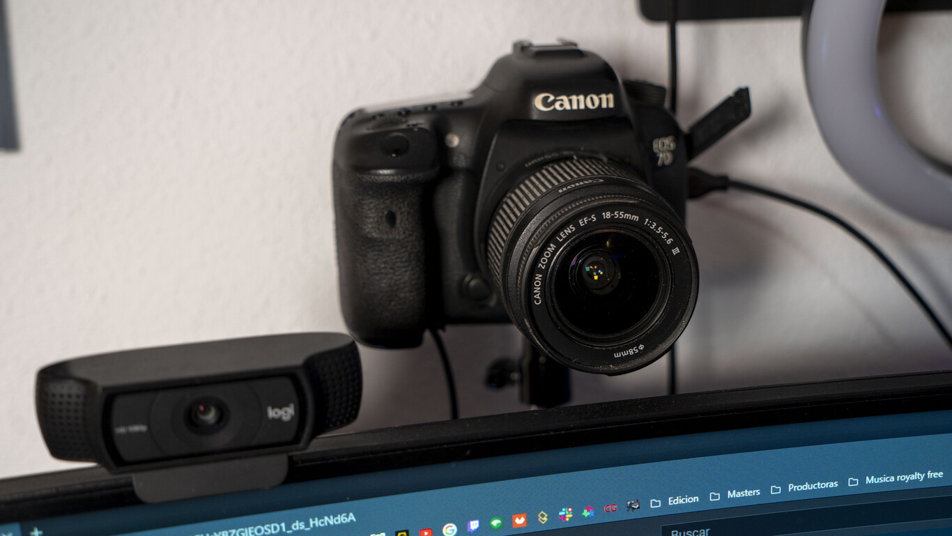 El equipo para gaming y streaming en Twitch de Samuel Oliver (Xataka ...