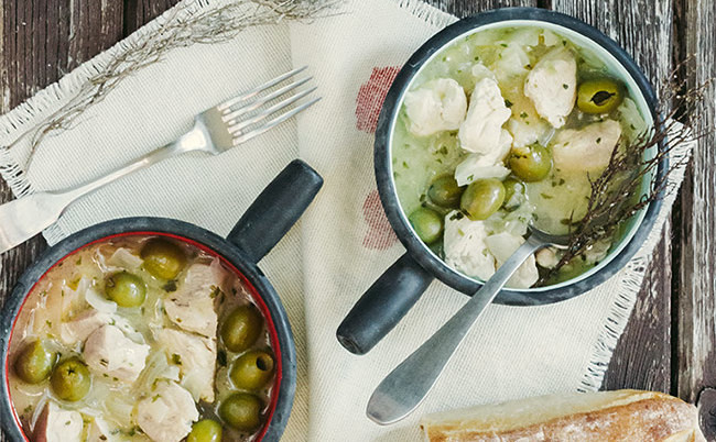 Pollo con aceitunas y vino blanco: receta de cocina fácil, sencilla y ...