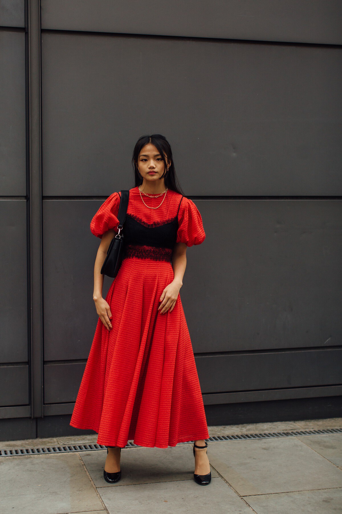 Cómo combinar un vestido midi para convertirlo en un look de noche de ...