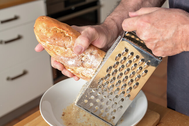Cómo hacer pan rallado casero, receta sencilla para aprovechar el pan ...