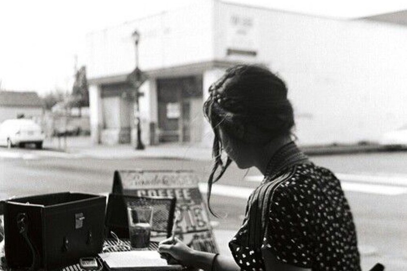 Elena Ferrante tiene nuevo libro y parece la continuación 100 años ...