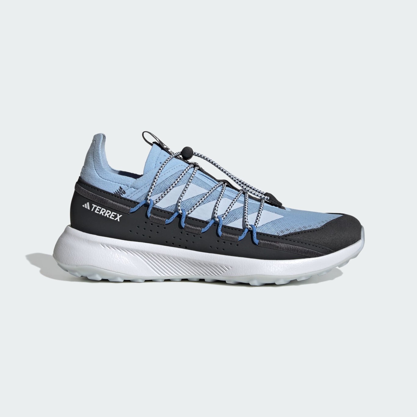 Adidas triunfa con las nuevas zapatillas color azul cielo: flexibles ...