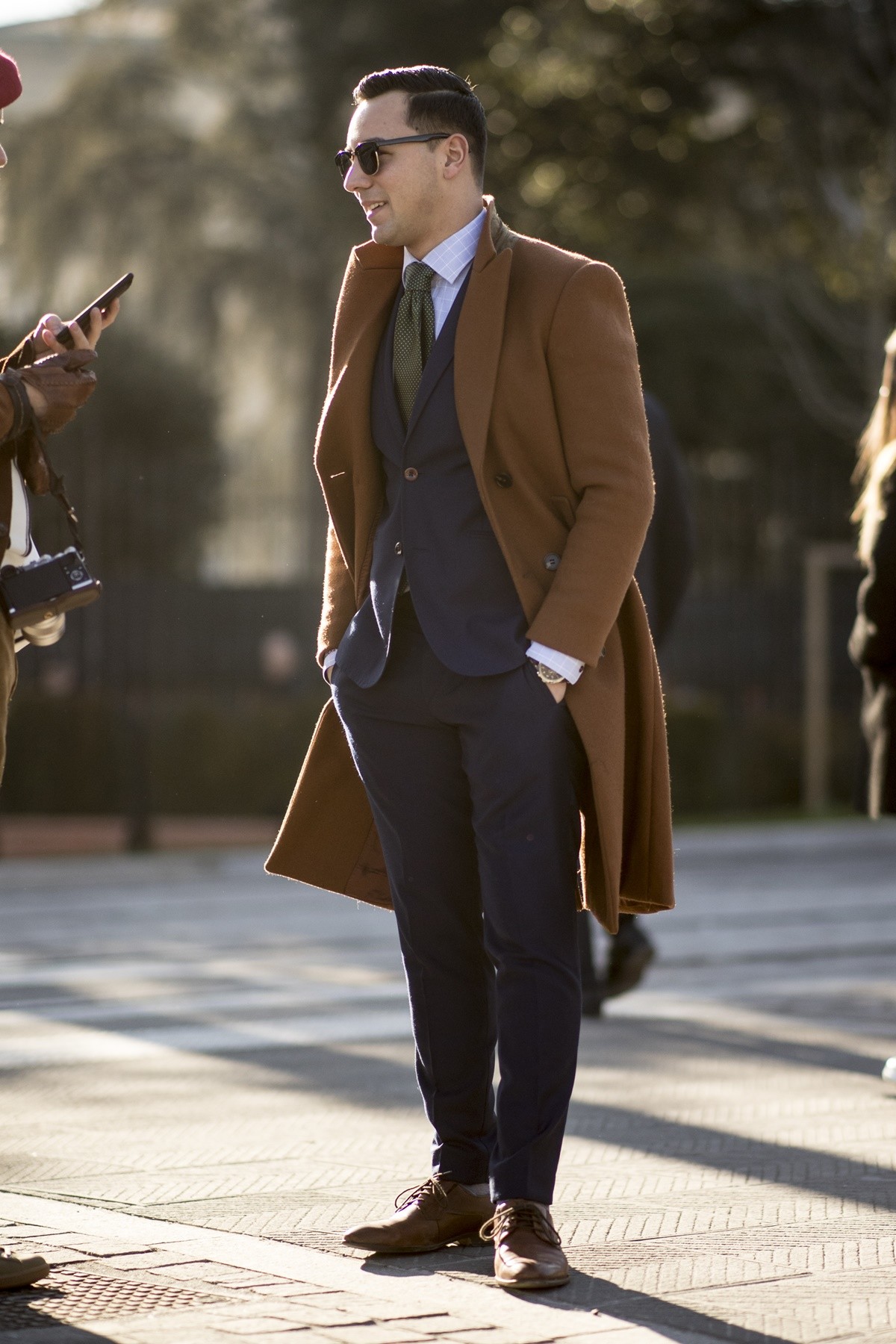 El mejor streetstyle de la semana: el traje azul marino no pasa de moda