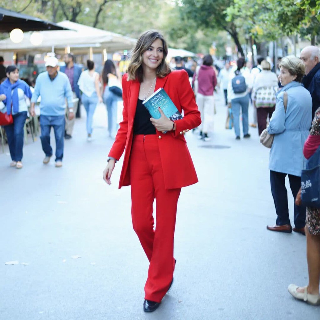 Sandra Barneda y el traje rojo con el que ser el centro de todas las ...
