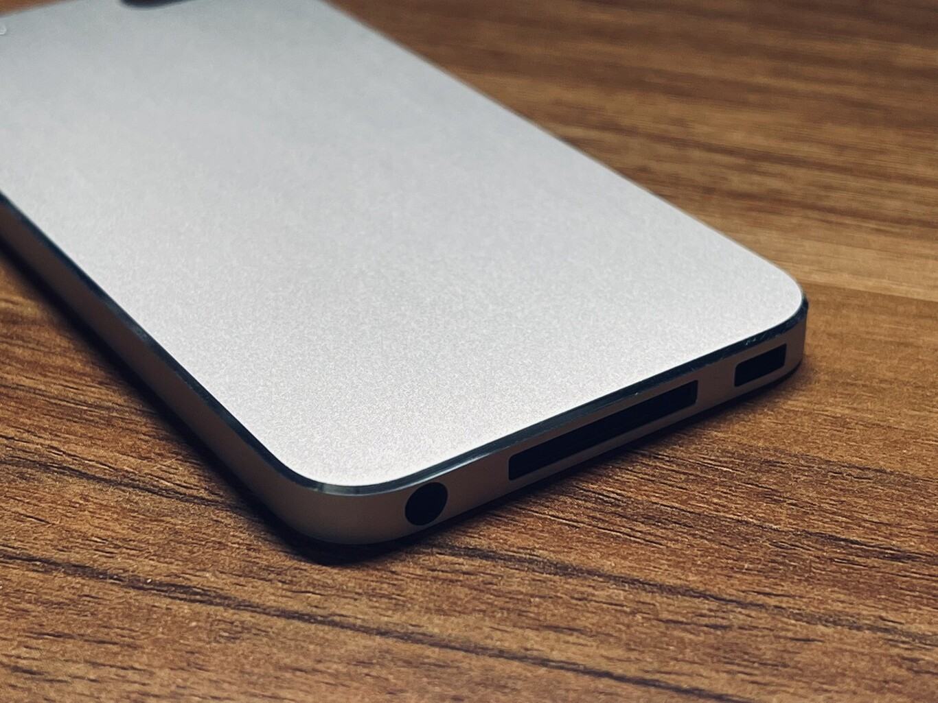 Aparecen imágenes de un iPod touch 5 con el diseño de un iPhone 12