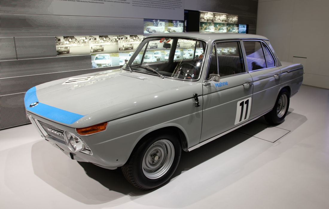 BMW 2000 TI recorriendo Nürburgring en menos de diez minutos
