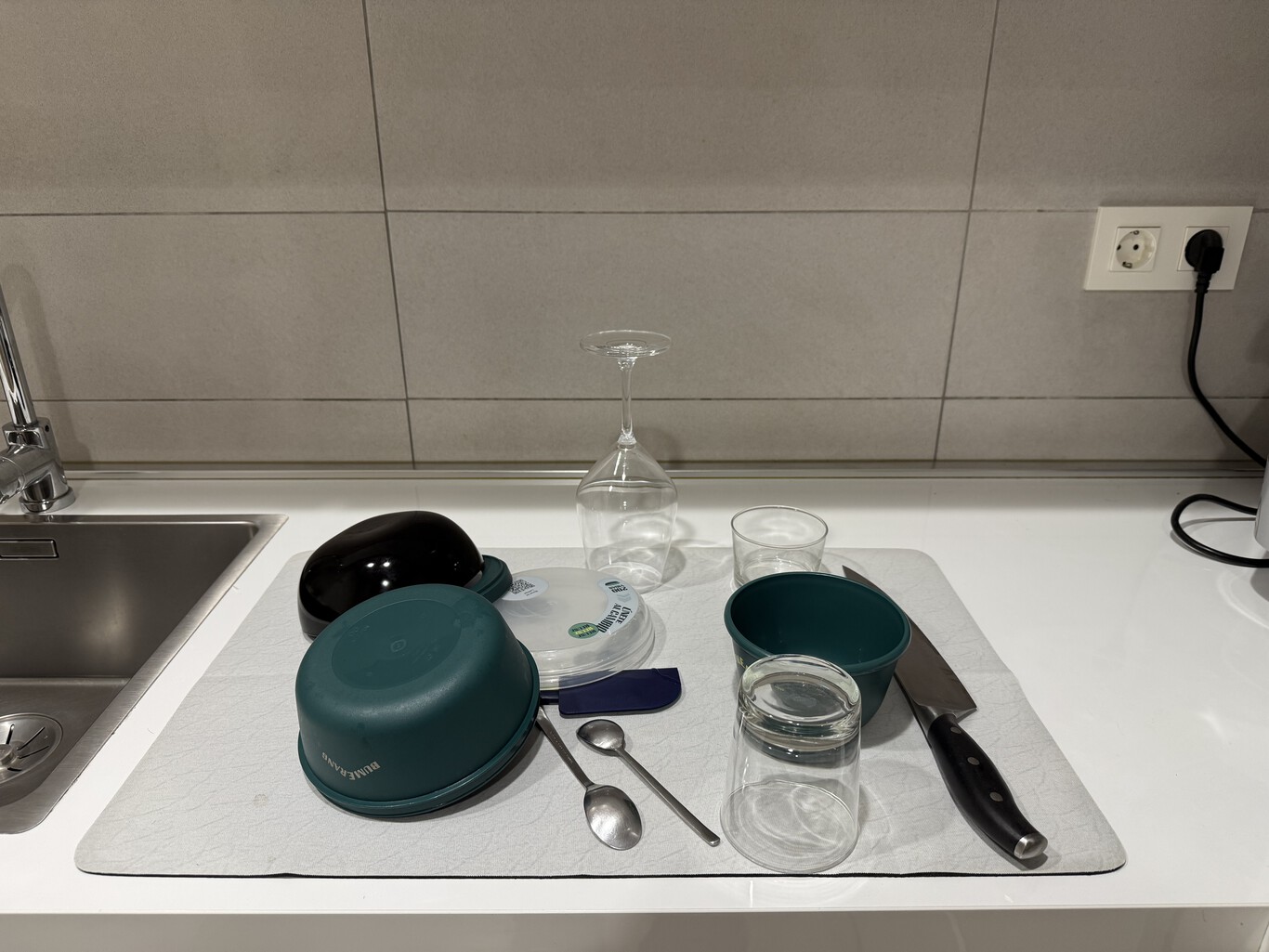 Mi cocina no tenía sitio para escurrir los platos. Lo arreglé por muy ...
