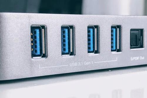 Hay USB blancos, azules, y también morados y verdes. La regla que usaba ...