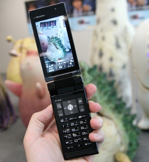 Docomo PRIME F-01A, el estilo de Fujitsu