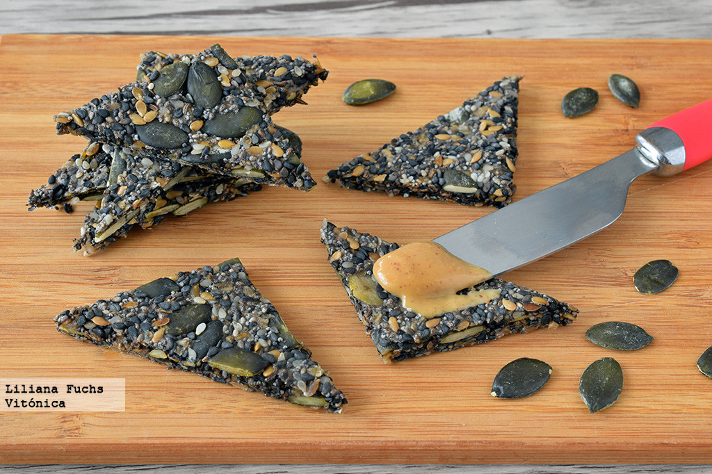 Crackers crujientes de semillas y avena. Receta saludable