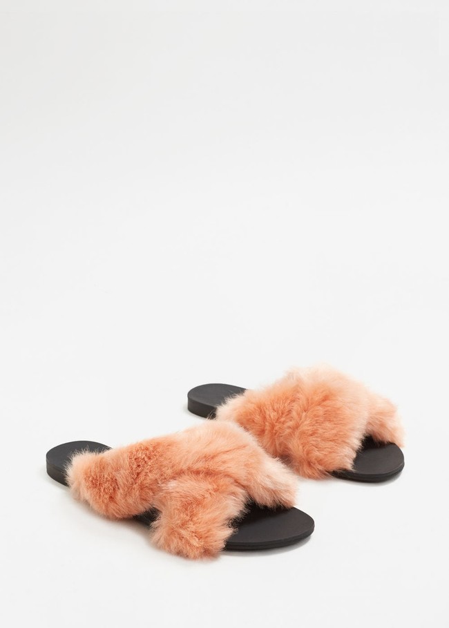 Las chanclas no son solo para la piscina: este verano vienen cargadas ...