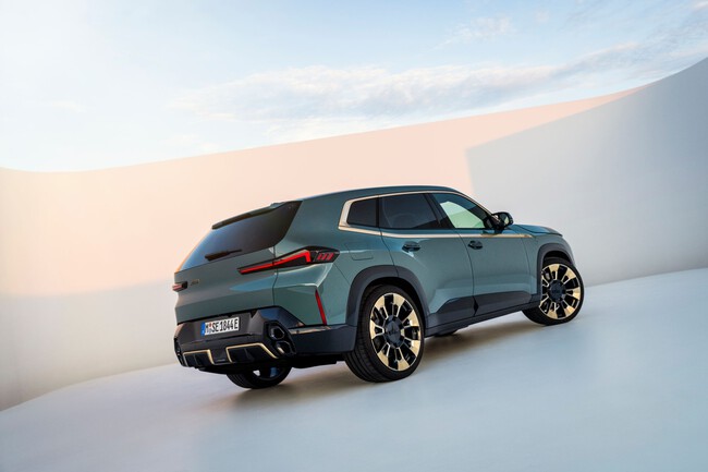 El nuevo BMW XM es un híbrido enchufable de 748 CV y la demostración de ...