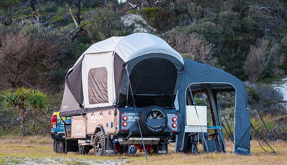 El OP Lite es un remolque camper todoterreno autoinflable con todo lo ...