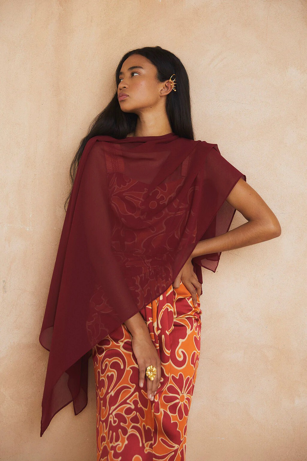 11 capas y chales de gasa para looks de invitada por menos de 100 euros