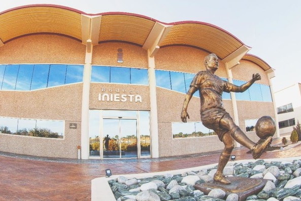 Donald Trump, Brad Pitt, Andrés Iniesta... Así son las bodegas de vino ...