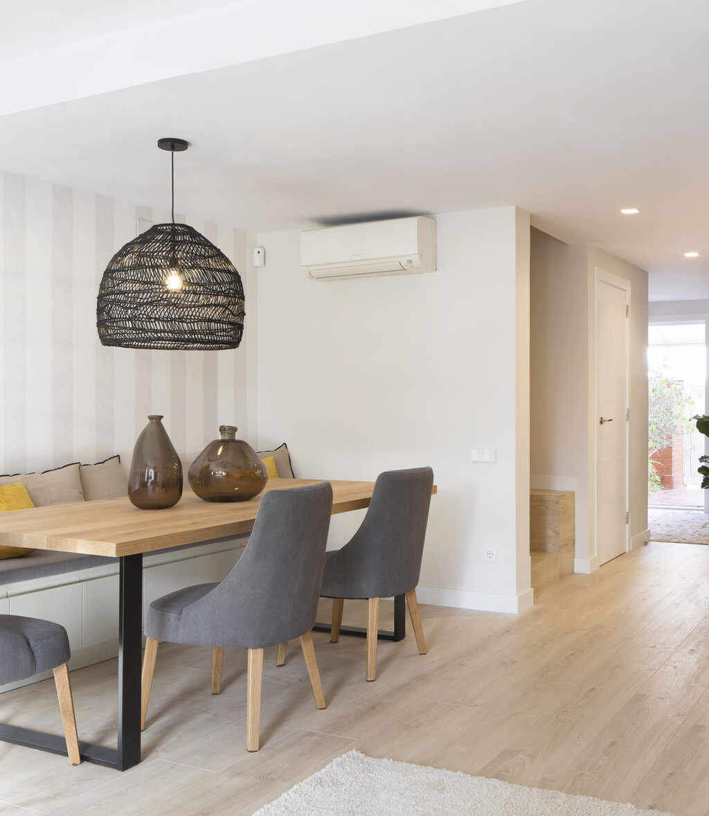 Una reforma en un adosado muy urbano que se adapta a las nuevas ...