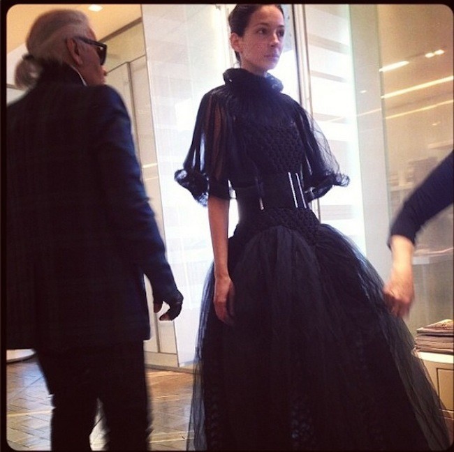 Amanda Sanchez es la modelo con más desfiles de Chanel y es una ...