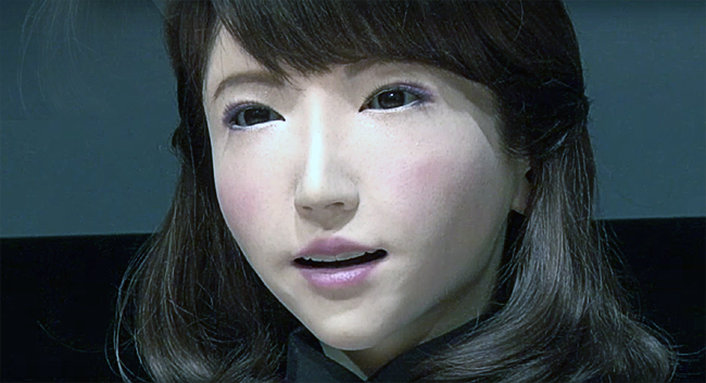 Erica es el último robot japonés con aspecto humano, nos imita conversando