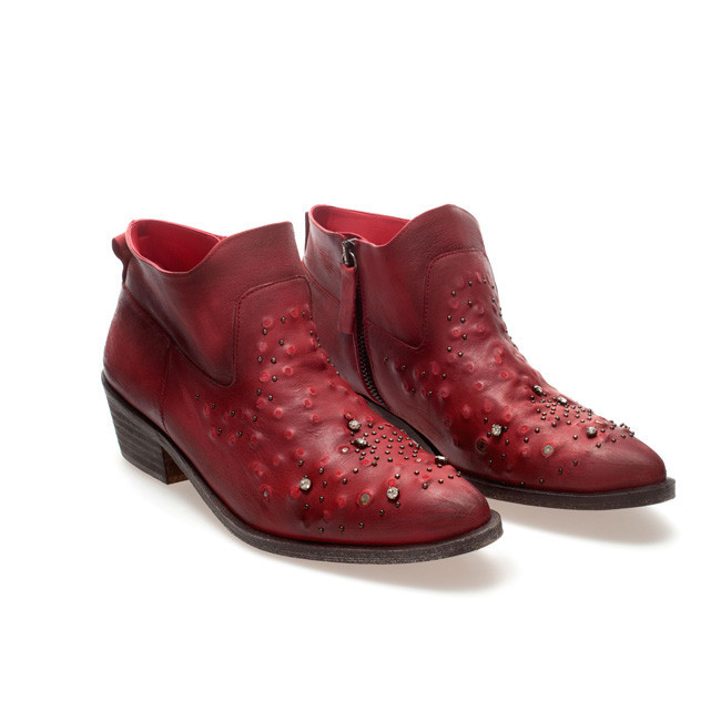 El misterioso caso de las botas rojas de moda