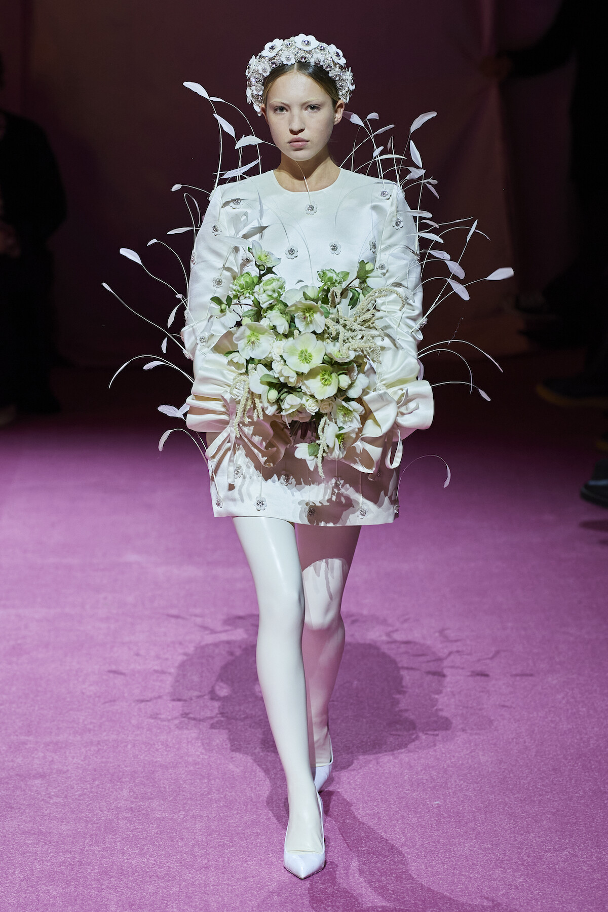 La hija de Kate Moss, Lila Grace, se viste de novia para coronar el ...