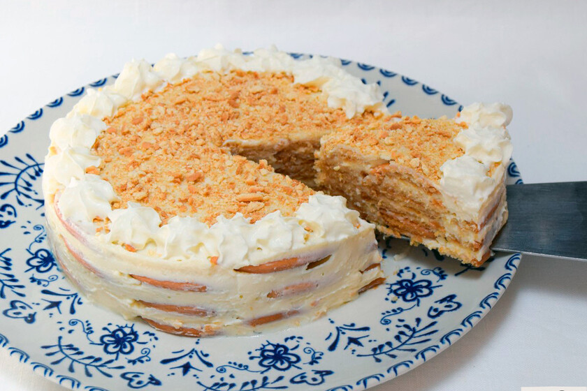 Carlota de limón, la receta de postre más cremosa, fácil y rápida