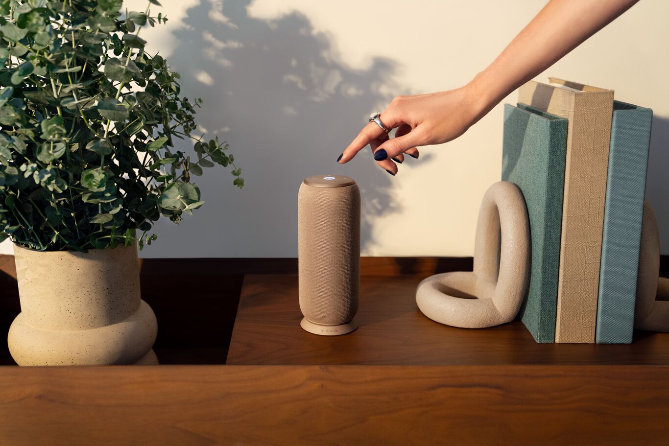 Bocina, smartwatch, pluma, Moto Tag y hasta un collar con IA: esto es ...