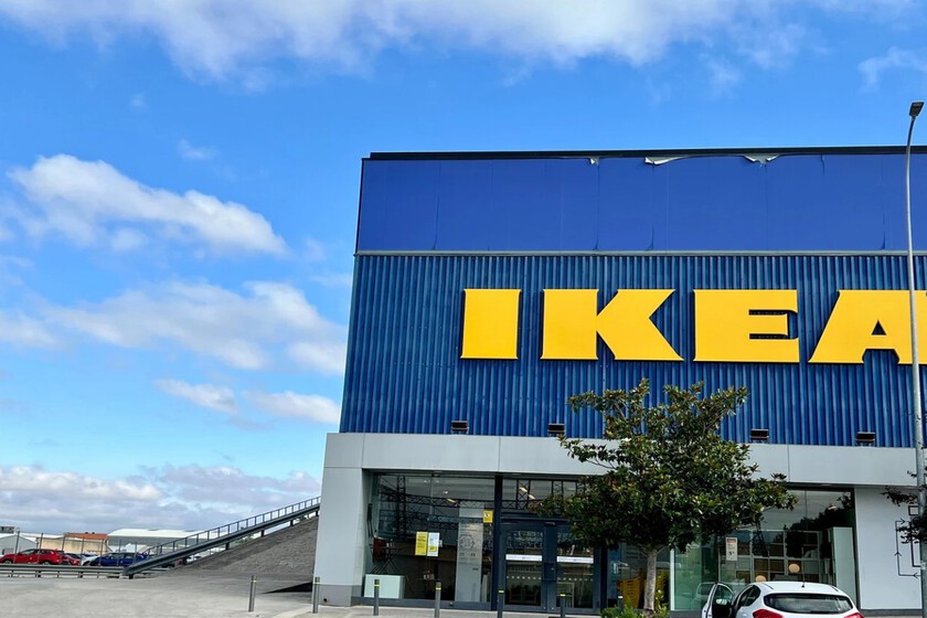 Di adiós a tener todos los cables a la vista con este mueble para TV barato de IKEA