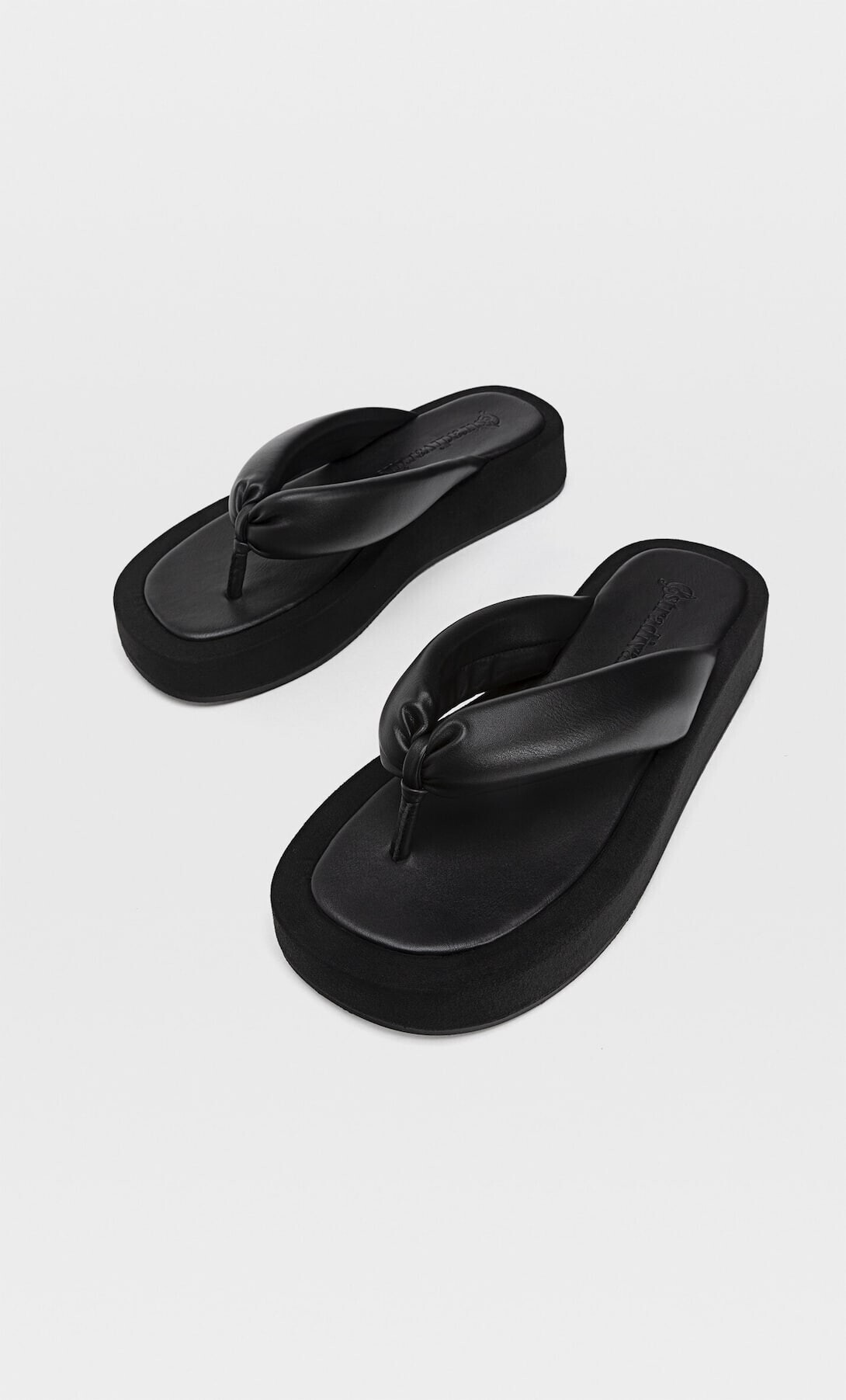 Las sandalias tipo sumo son tendencia y no tendrás que luchar ni pesar ...