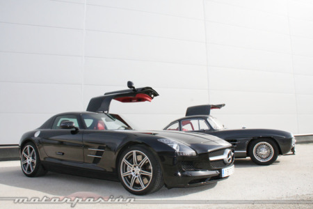 Juntamos un Mercedes 300 SL y el Mercedes SLS AMG: cuando el abuelo ...