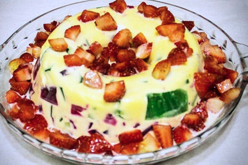 Postre navideño de gelatina y leche condensada, muy fácil de hacer y ...