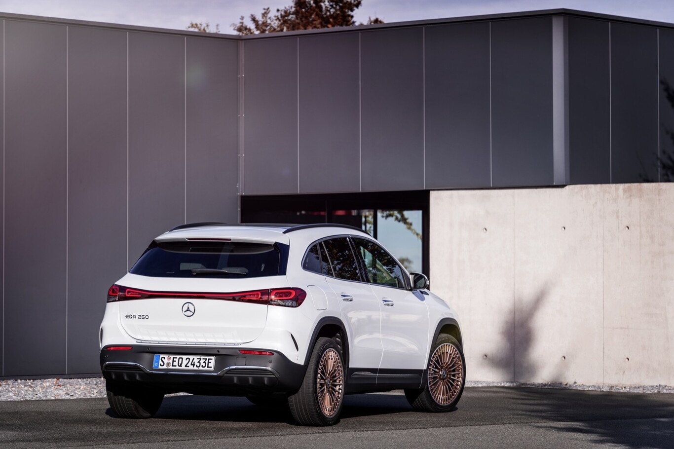 Mercedes EQA, primeras impresiones: bajo esa forma de SUV hay un coche ...