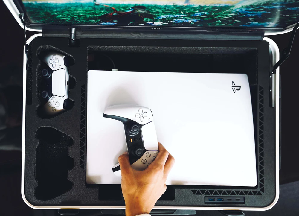 El PS5 portátil es real: este maletín de aluminio incluye un monitor de ...