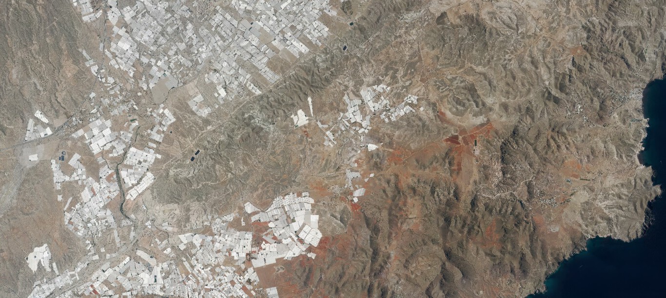 La increíble expansión del "mar de plástico" de Almería desde 1960 ...