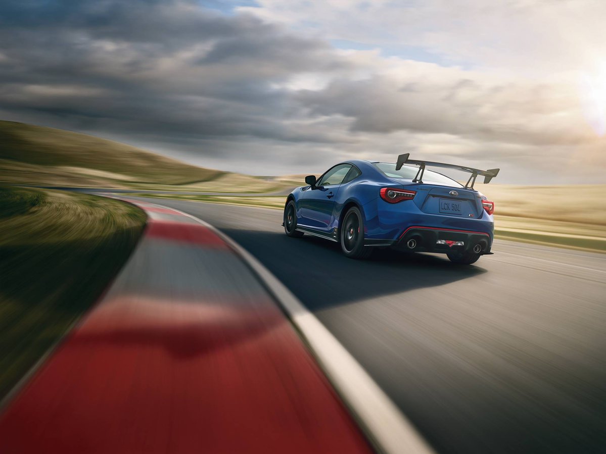 Subaru BRZ tS 2017 le dice no al turbo pero mejora sus cualidades