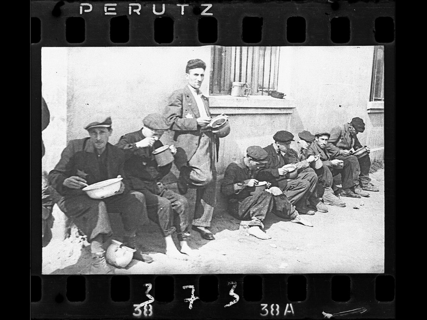 Así era la vida dentro de un gueto judío en Polonia en 1939