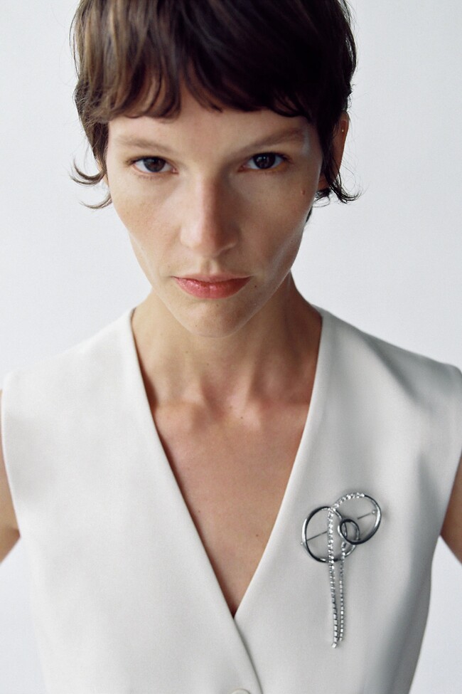 Los broches han vuelto para quedarse: 11 modelos low-cost para seguir ...