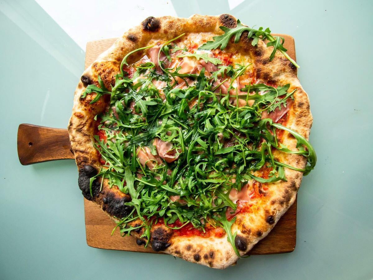 Qué es la rúcula: propiedades, beneficios y cómo usarla en la cocina ...