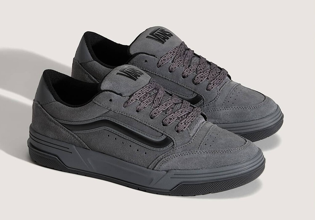 Son elegantes, cómodas y van con todo: estas zapatillas de gamuza color ...