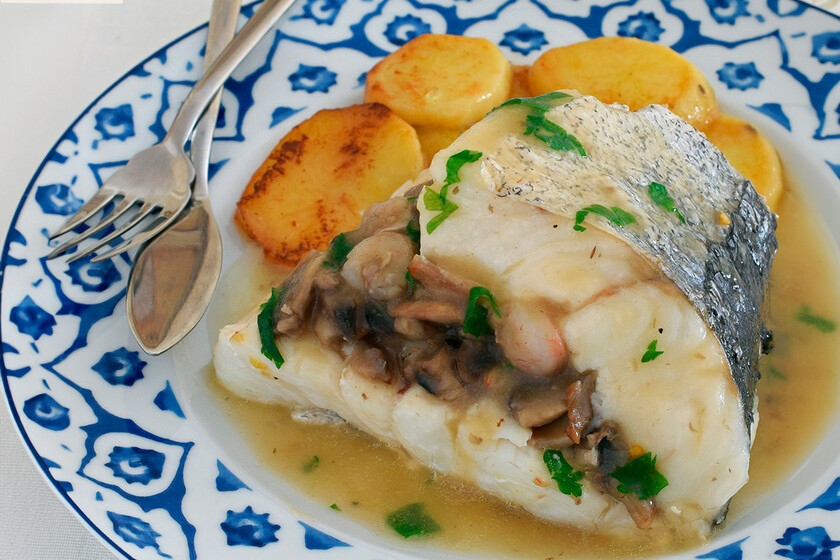 Merluza rellena de champiñones y gambas. Receta de cocina fácil ...
