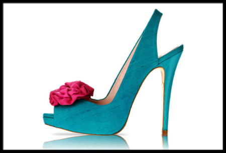 Este Verano alegra tus pies con zapatos de colores