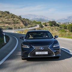 Lexus ES 300h y RC 300h 2019, prueba contacto: híbridos de lujo con ...