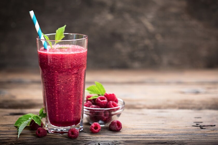 Smoothie antioxidante de frutos rojos. Receta fácil, refrescante y ...