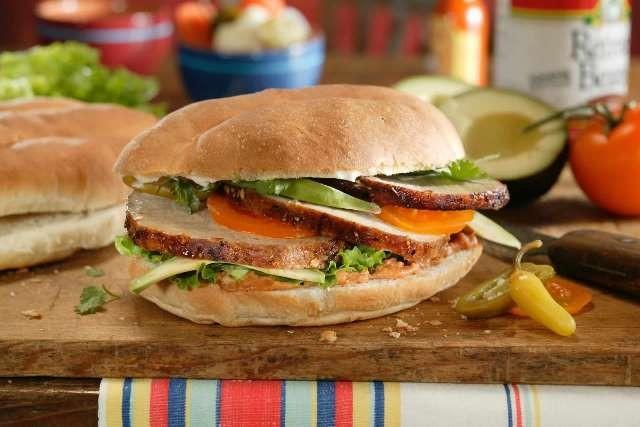 En México qué es "Lunch". Y ¿Tiene que ver con lonche o torta?