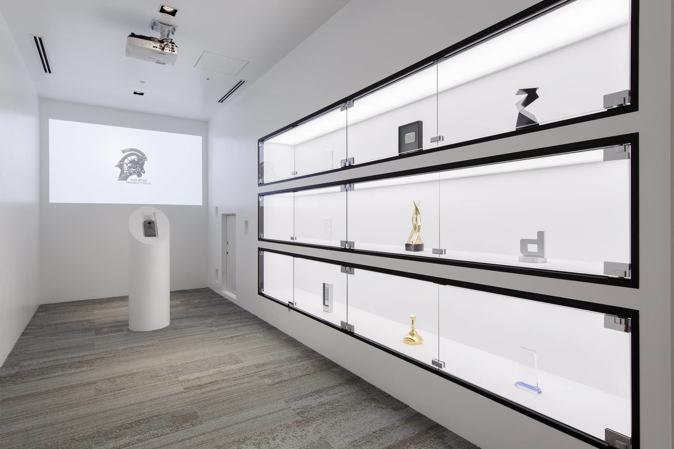 Las oficinas de Kojima Productions parecen sacadas de un episodio de ...