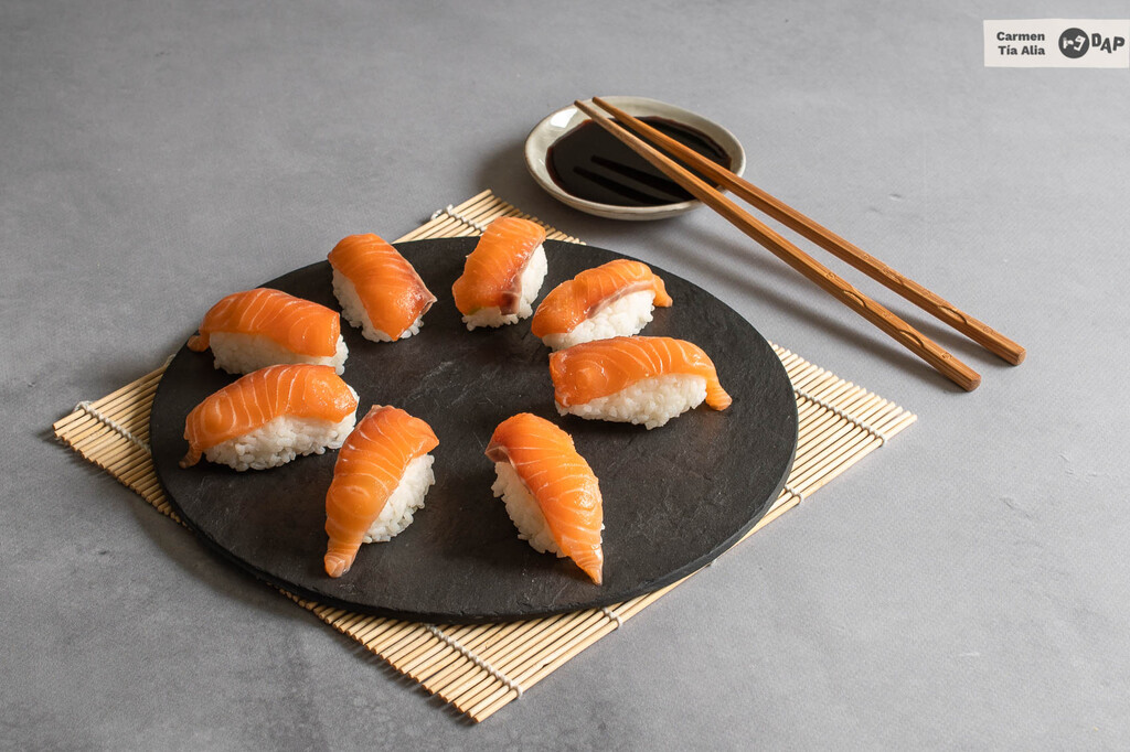 Nigiri o nigirizushi de salmón, qué es y cómo hacerlo en casa de manera sencilla