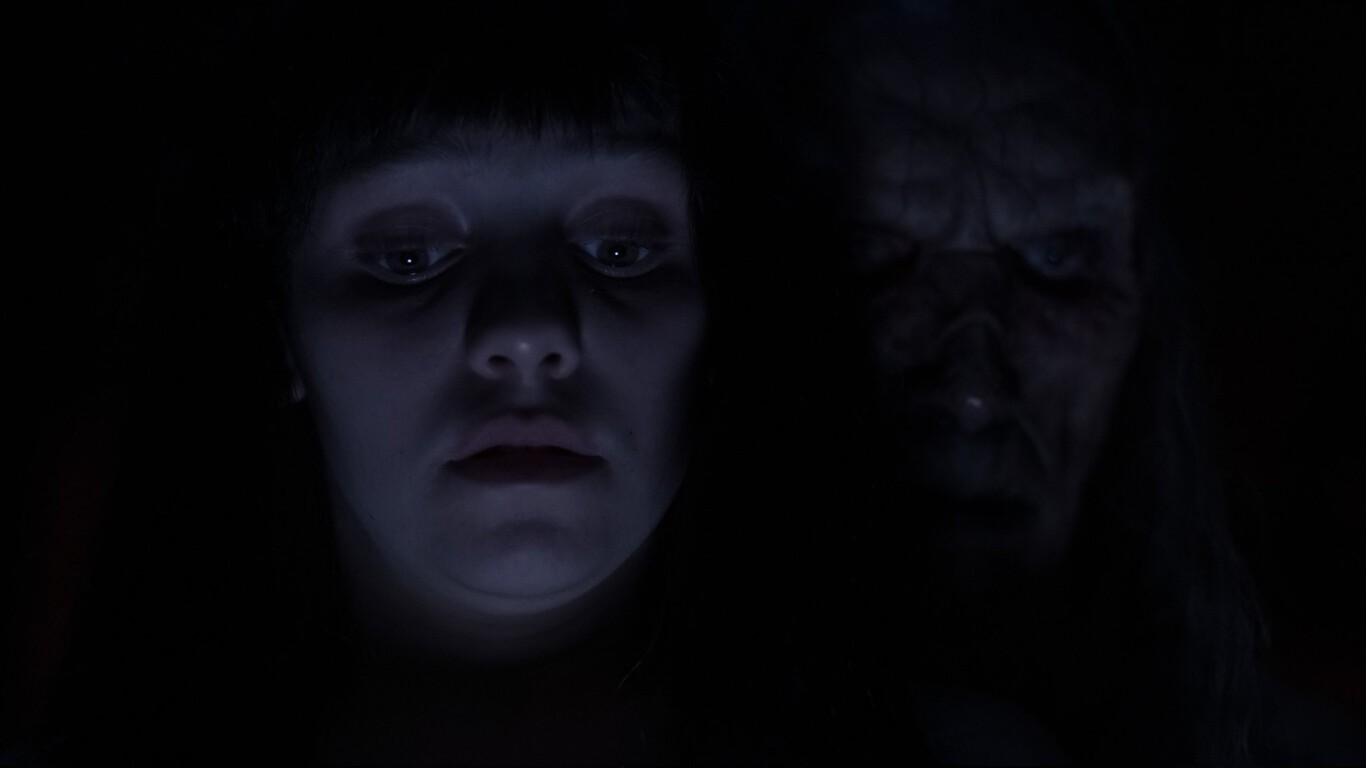 13 exorcismos (2022) crítica: José Sacristán lucha contra Satán en una ...