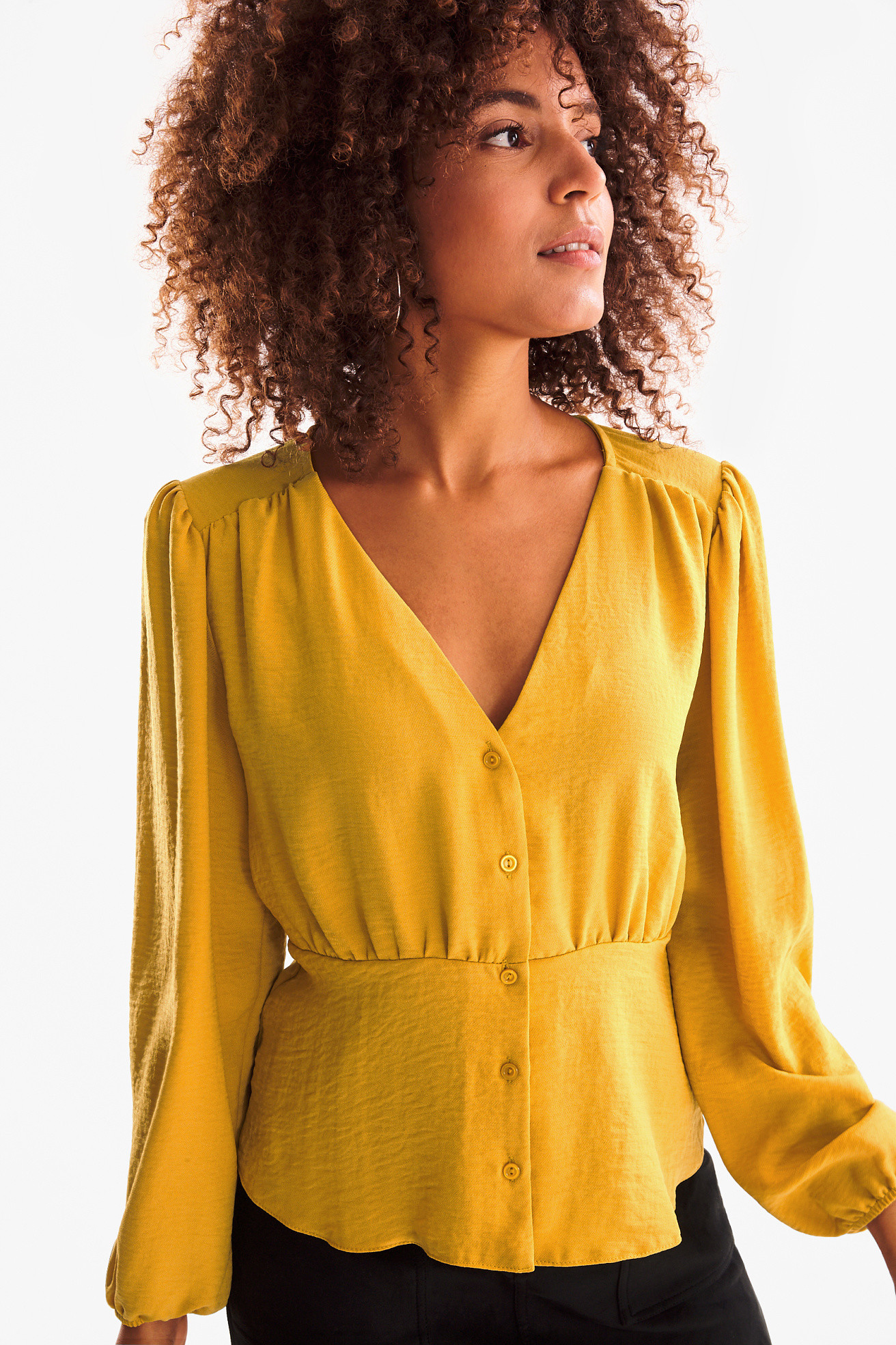 Alerta tendencia: el peplum ha retornado y estos 17 tops nos harán ...