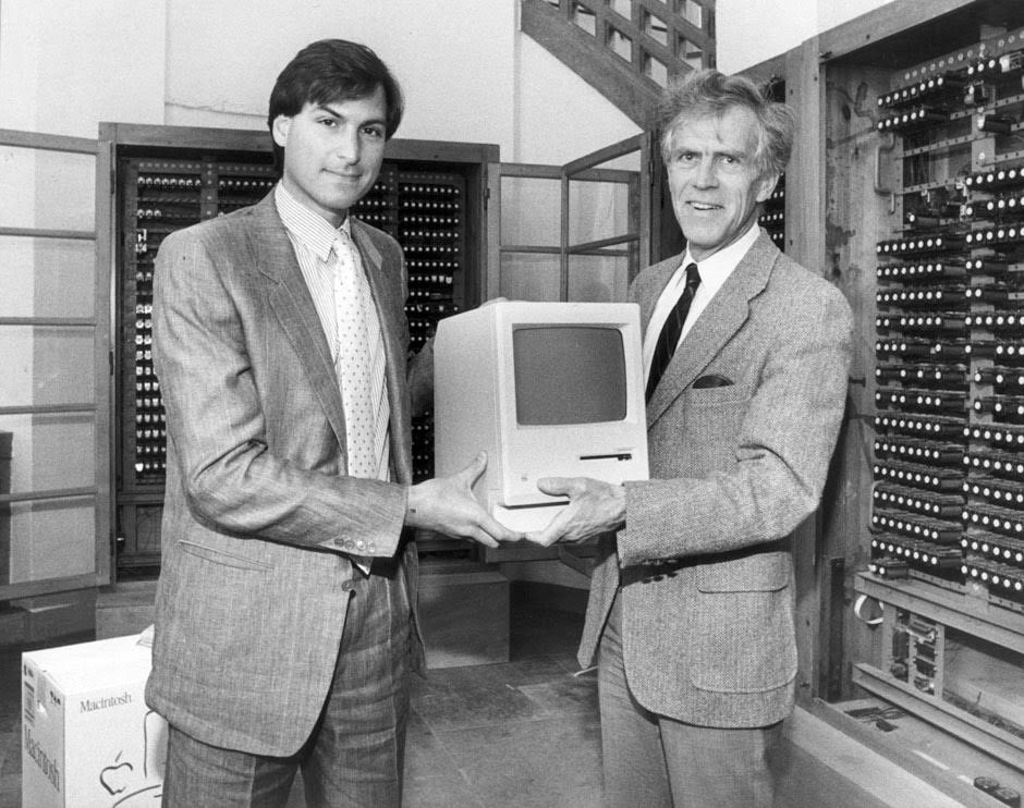24 imágenes para la historia de Apple