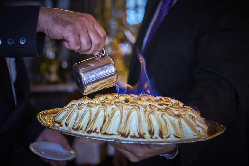 La curiosa historia del soufflé Alaska, el postre viejuno que sobrevive ...