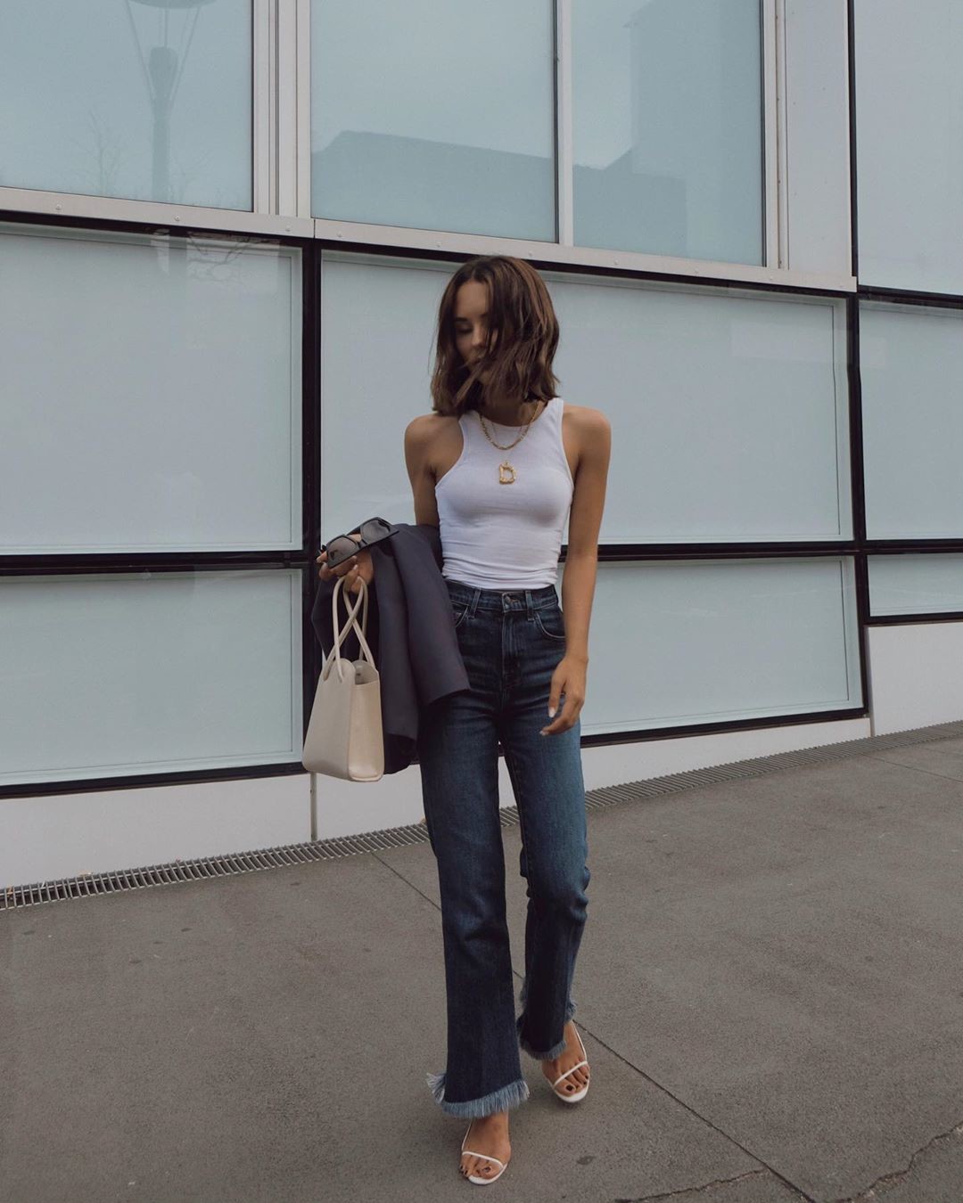 El street style nos muestra 13 maneras de lucir un tank top de color ...